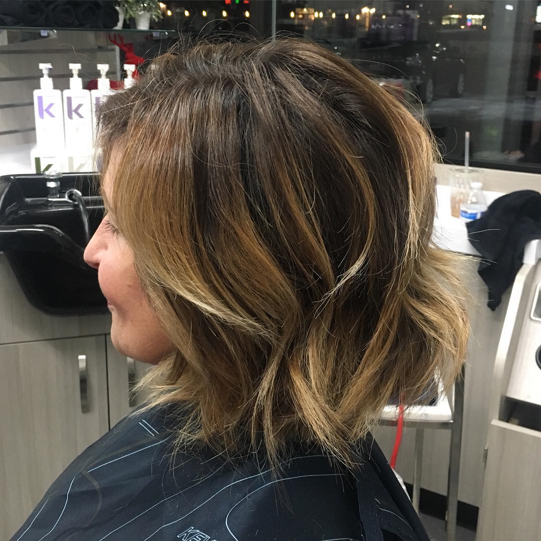 Cabelo curto iluminado: 11 fotos para inspirar o corte de 2024