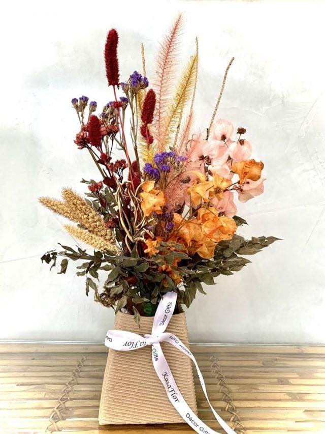 Descubra como realçar a beleza das flores secas na decoração