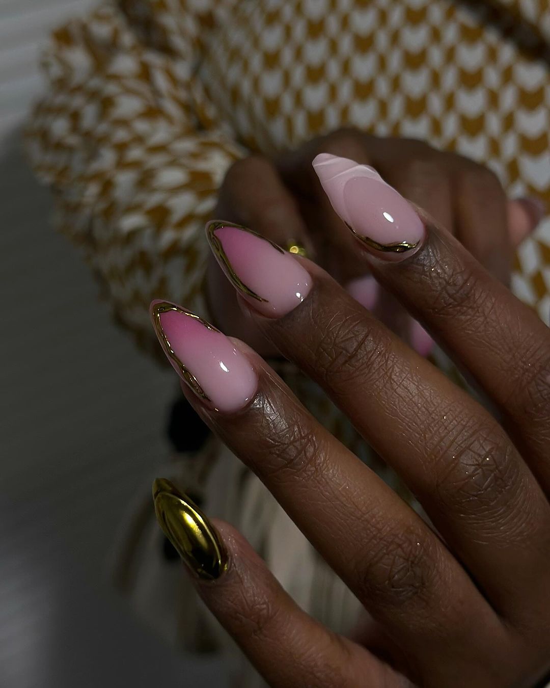 Greek goddness nails: 4 inspirações com as unhas de deusa grega