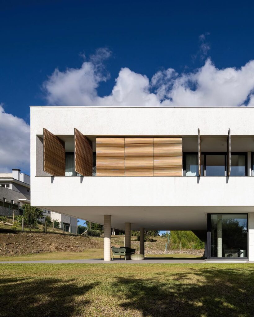 Brise-soleil: conheça a solução que traz conforto térmico e iluminação