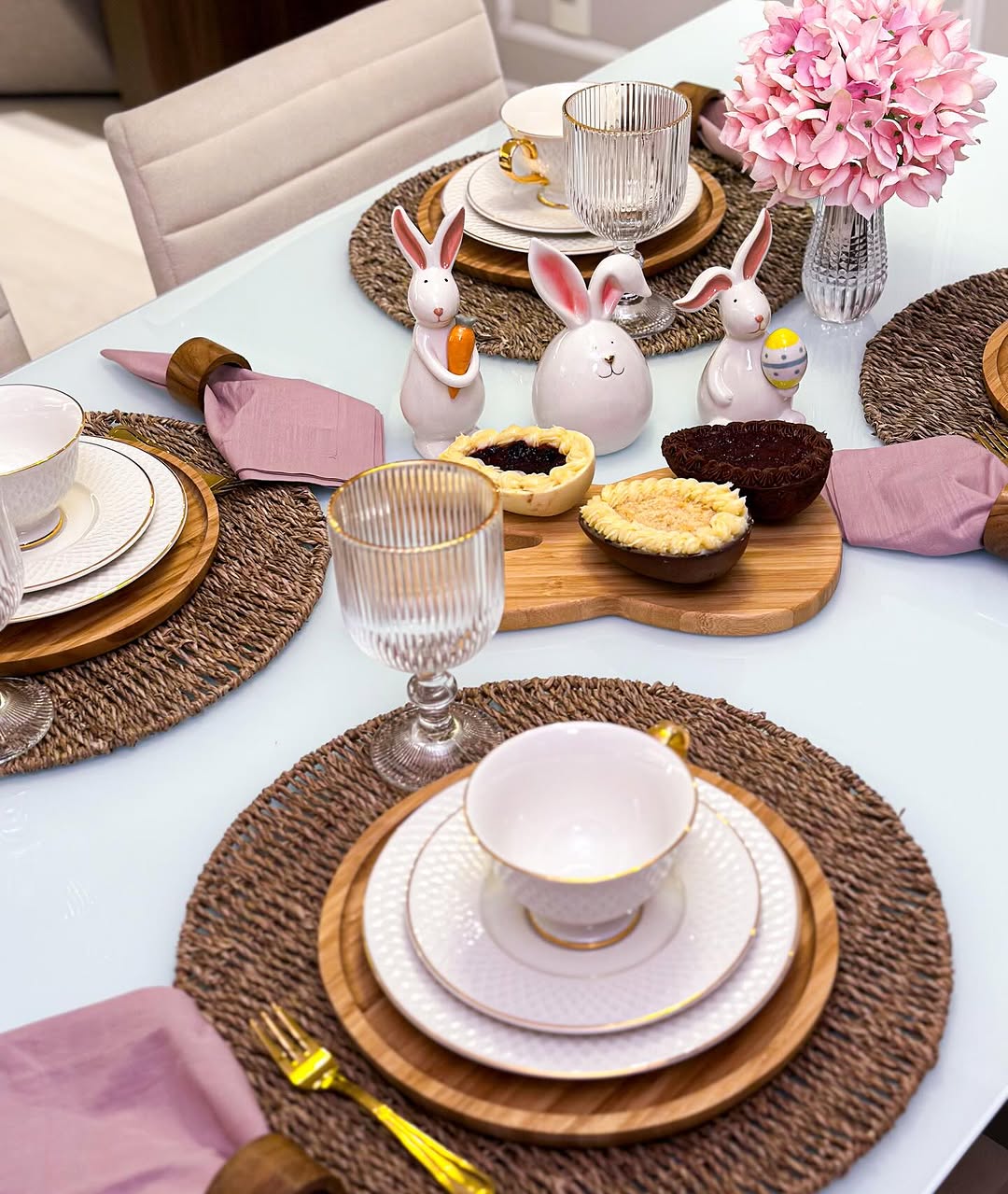 8 inspirações de mesa posta de Páscoa para fazer sem gastar muito