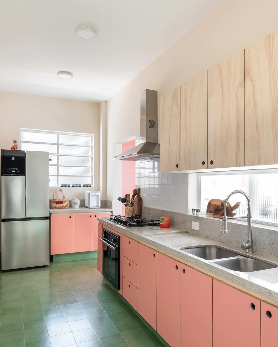 Cozinha colorida: como e onde usar as cores no cômodo?